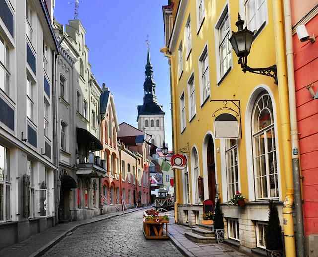 Cheap flights to Lithuania from £14.99 | Ryanair.com
